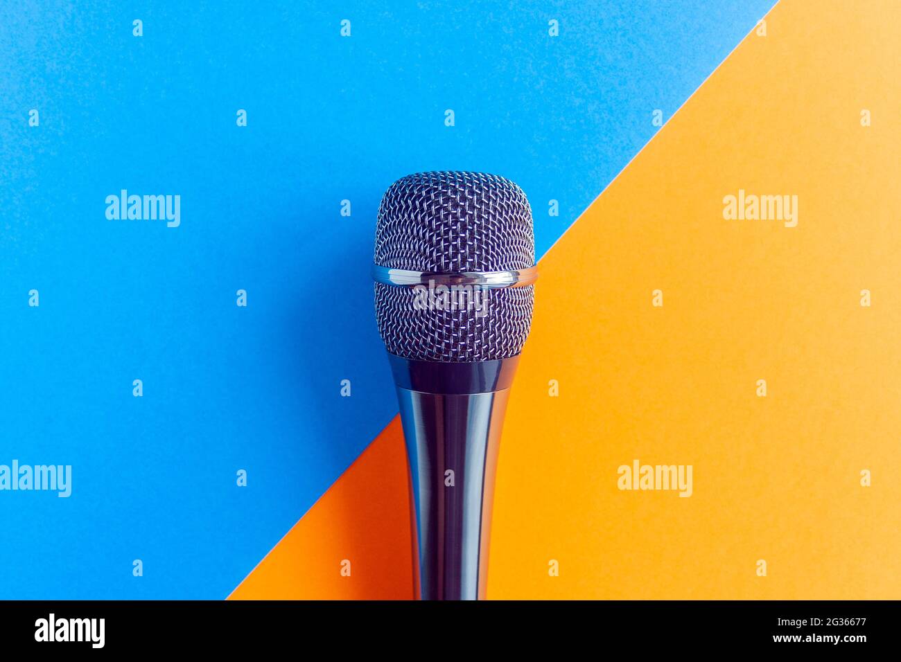 micro close up top view sing vocal Stock Photo - Alamy