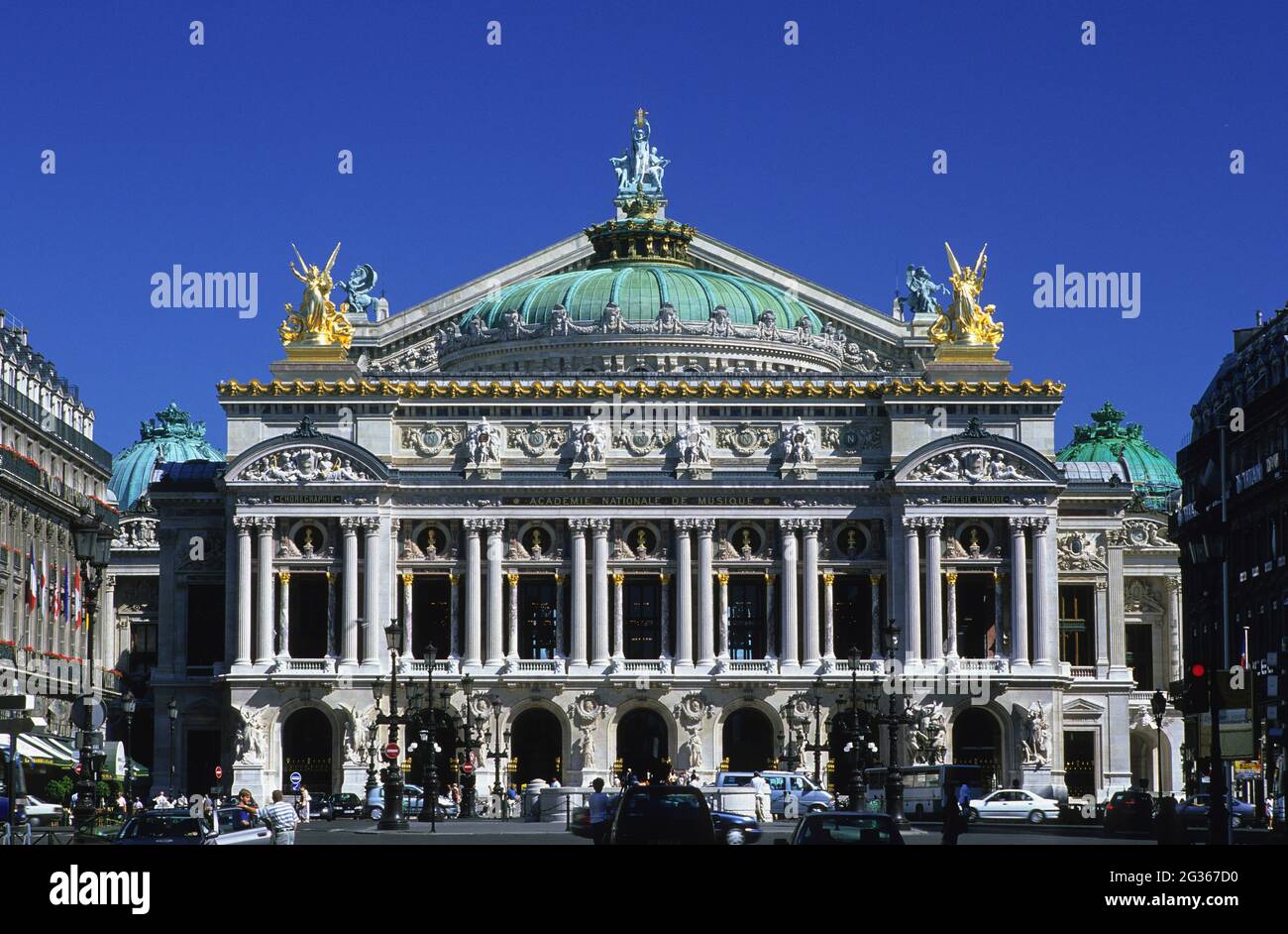 Opera district paris hi-res stock photography and images - Alamy