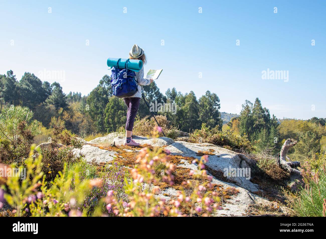 woman with backpack and map hiking Stock Photo - Alamy