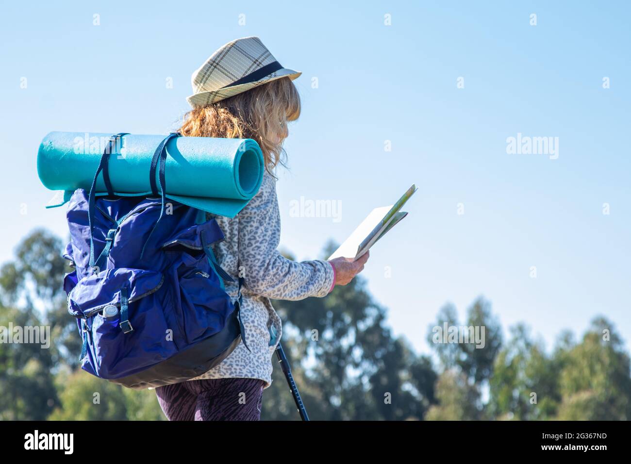 woman with backpack and map hiking Stock Photo - Alamy