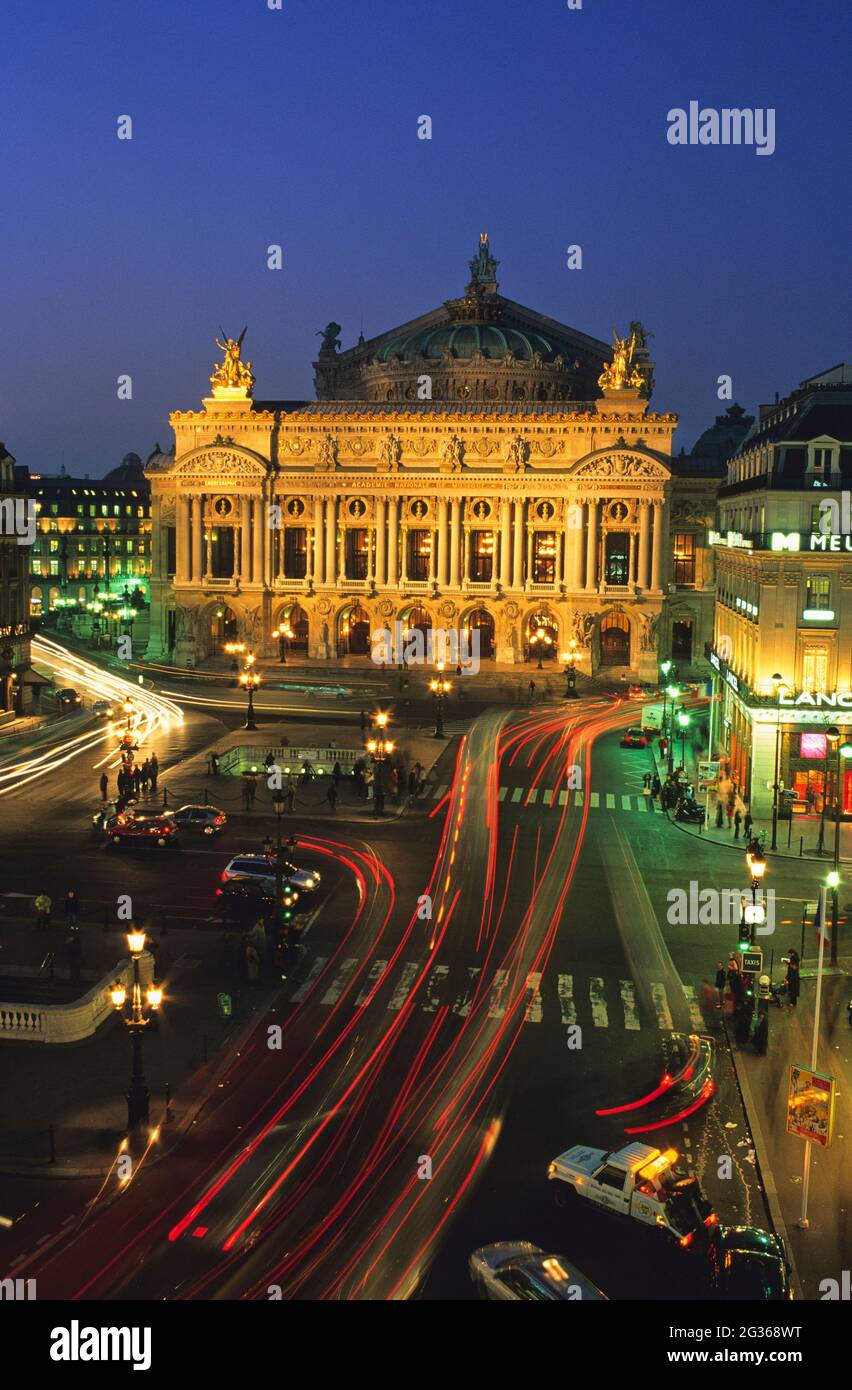 Opera district paris hi-res stock photography and images - Alamy