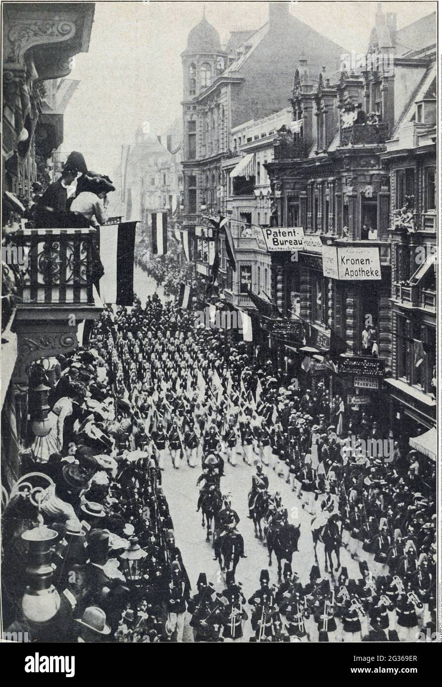 Parade magazine hi-res stock photography and images - Alamy