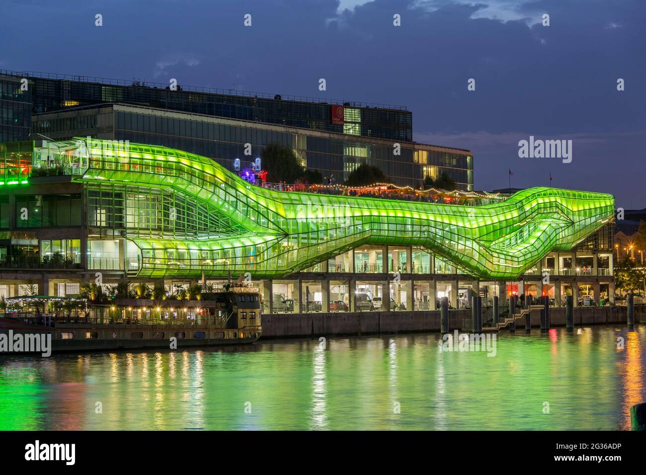 Moderne docks hi-res stock photography and images - Alamy