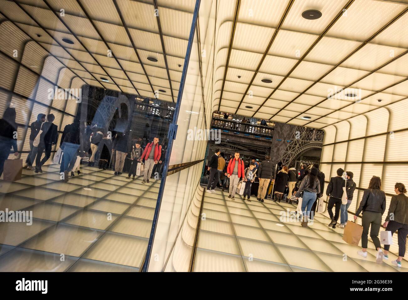 FRANCE. PARIS (8TH DISTRICT). GALERIES LAFAYETTE CHAMPS-ELYSEES, CHAMPS ...