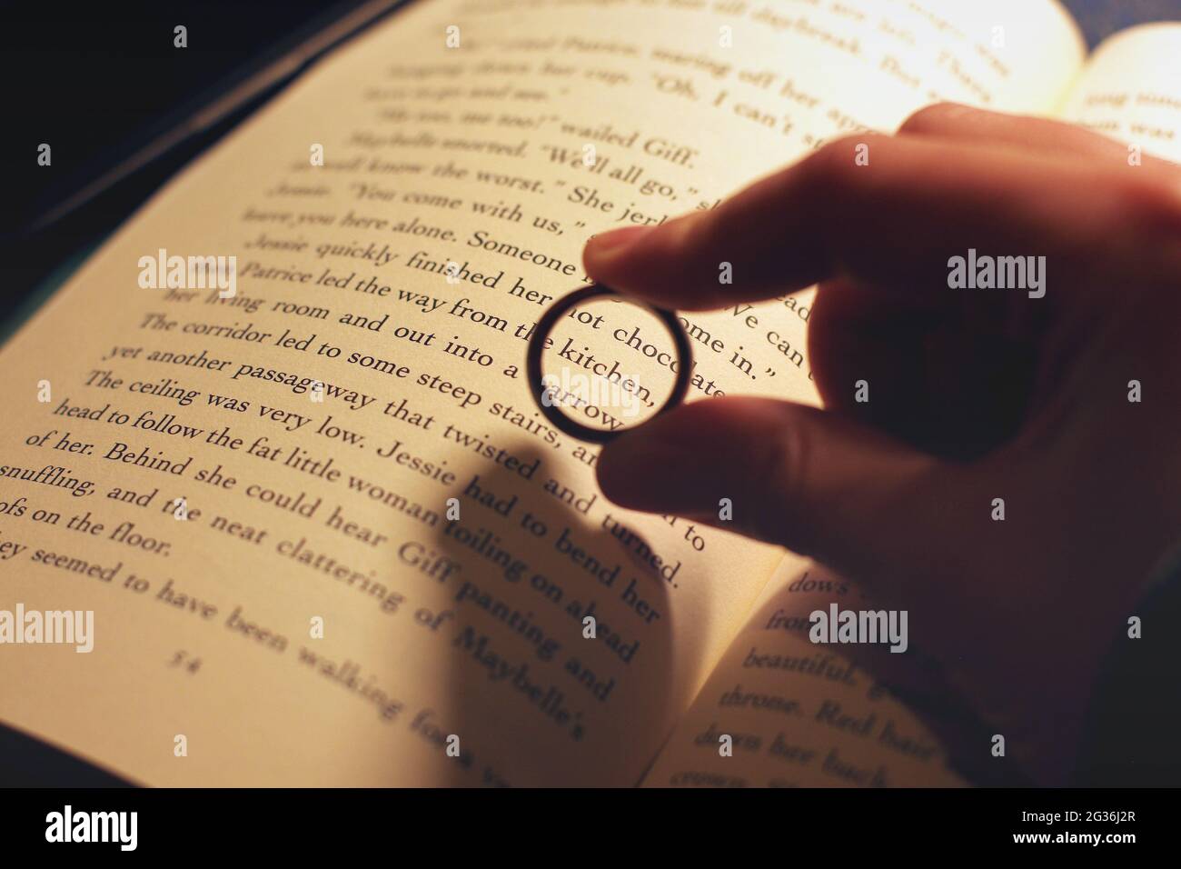 Circle text book hand hi-res stock photography and images - Alamy