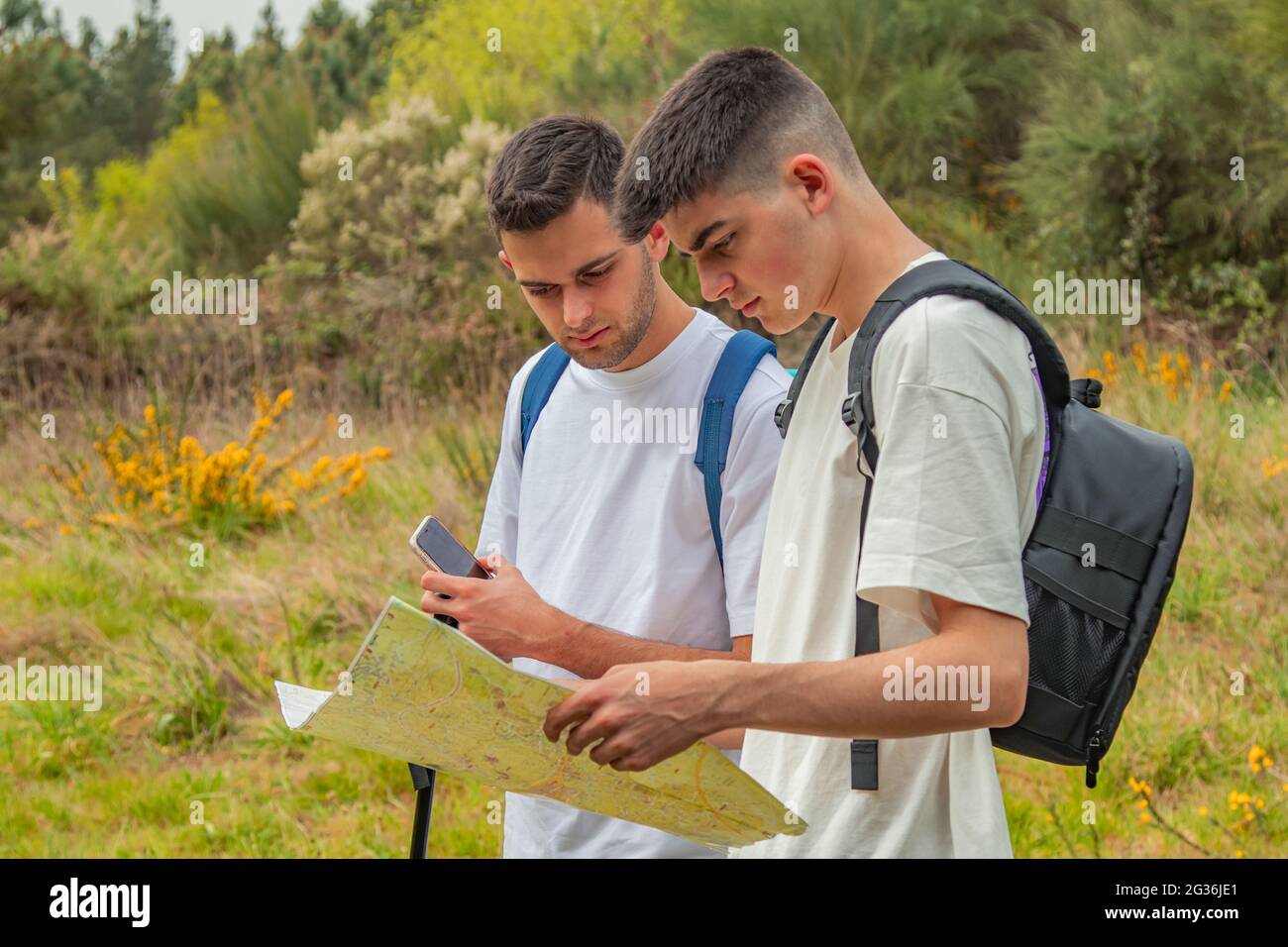 young people on a trip looking at the map Stock Photo - Alamy