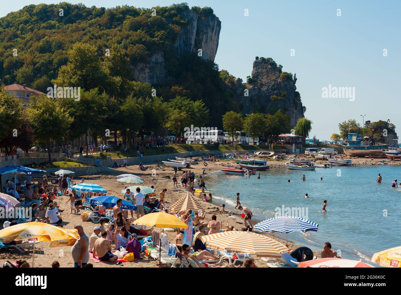 Crowded holiday destination hi-res stock photography and images - Alamy
