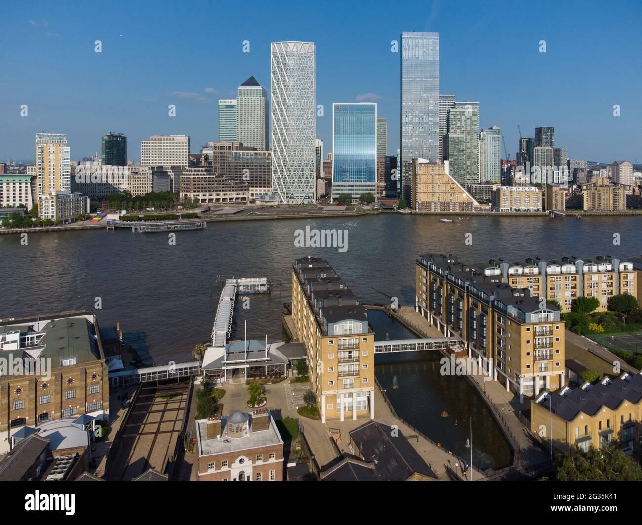 One Bank Street, One canada square and the Landmark Pinnacle, Canary ...