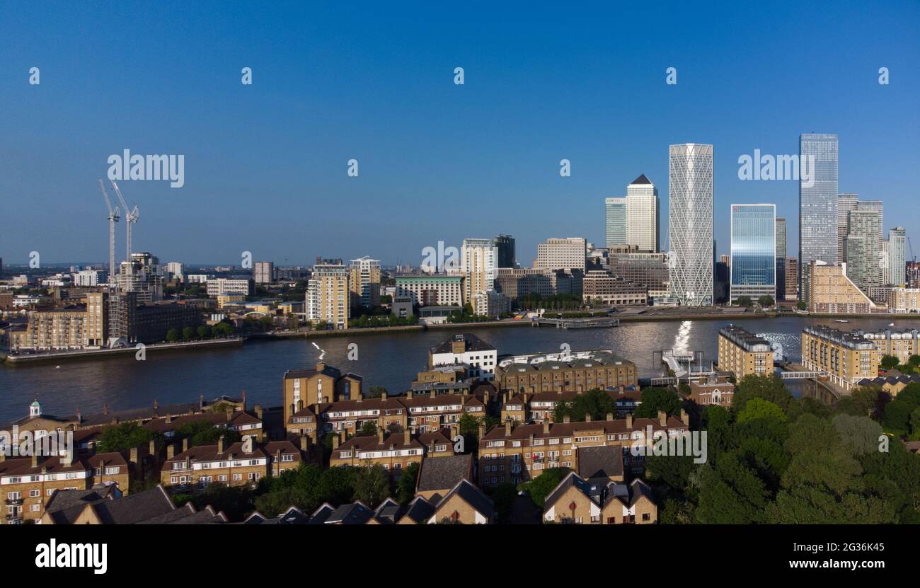 One bank street hi-res stock photography and images - Alamy