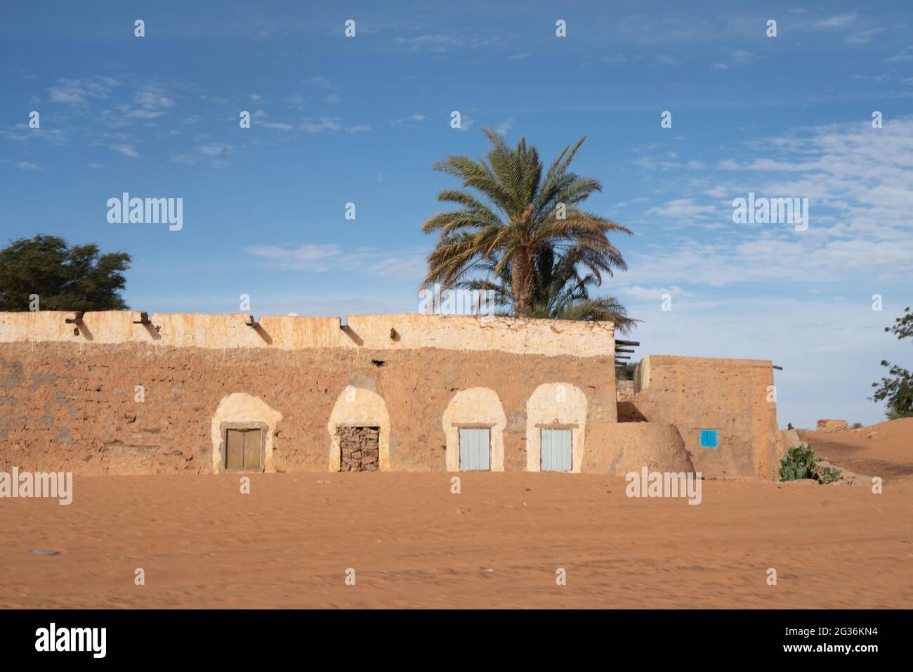 Old House with windows in Chinguetti Stock Photo - Alamy