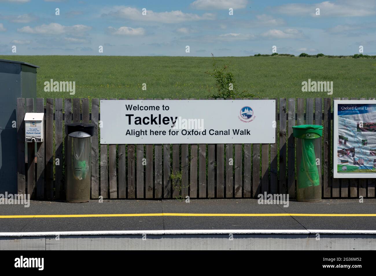 Tackley railway station, Oxfordshire, England, UK Stock Photo - Alamy