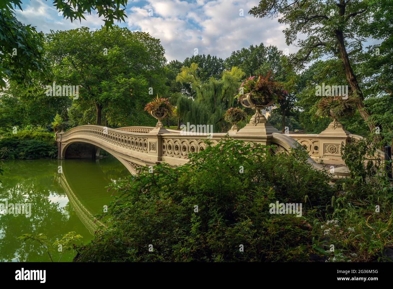 Bow bridge, Central Park, New York City in late spring Stock Photo - Alamy