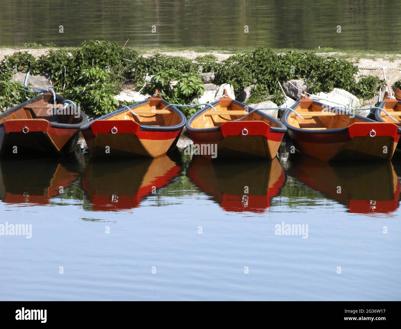 Rowing boat boats rowboat rowboats row rows hi-res stock photography ...