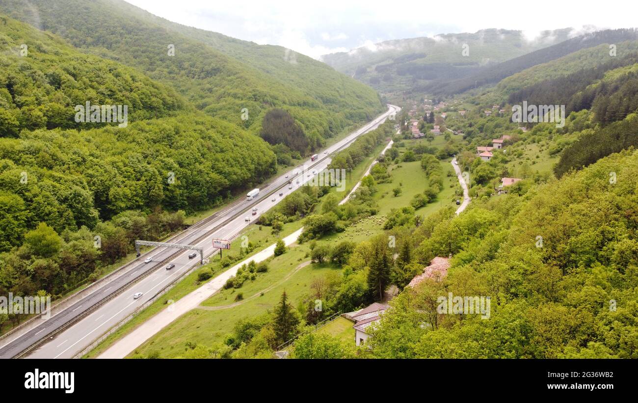 Photo of highway hi-res stock photography and images - Alamy