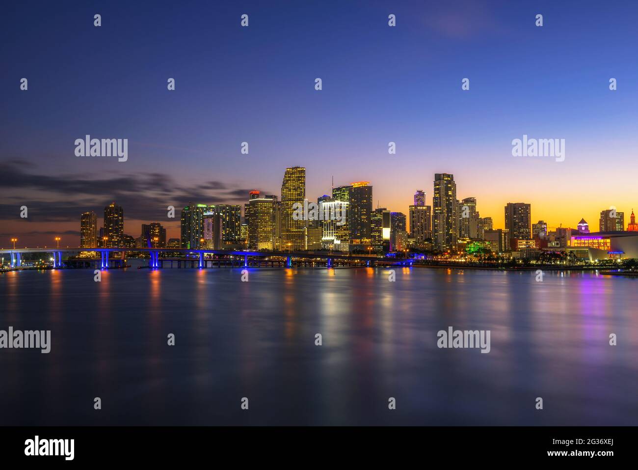 Sunset above Downtown Miami Skyline and Biscayne Bay Stock Photo - Alamy Sunset above Downtown Miami Skyline and Biscayne Bay Stock Photo - Alamy