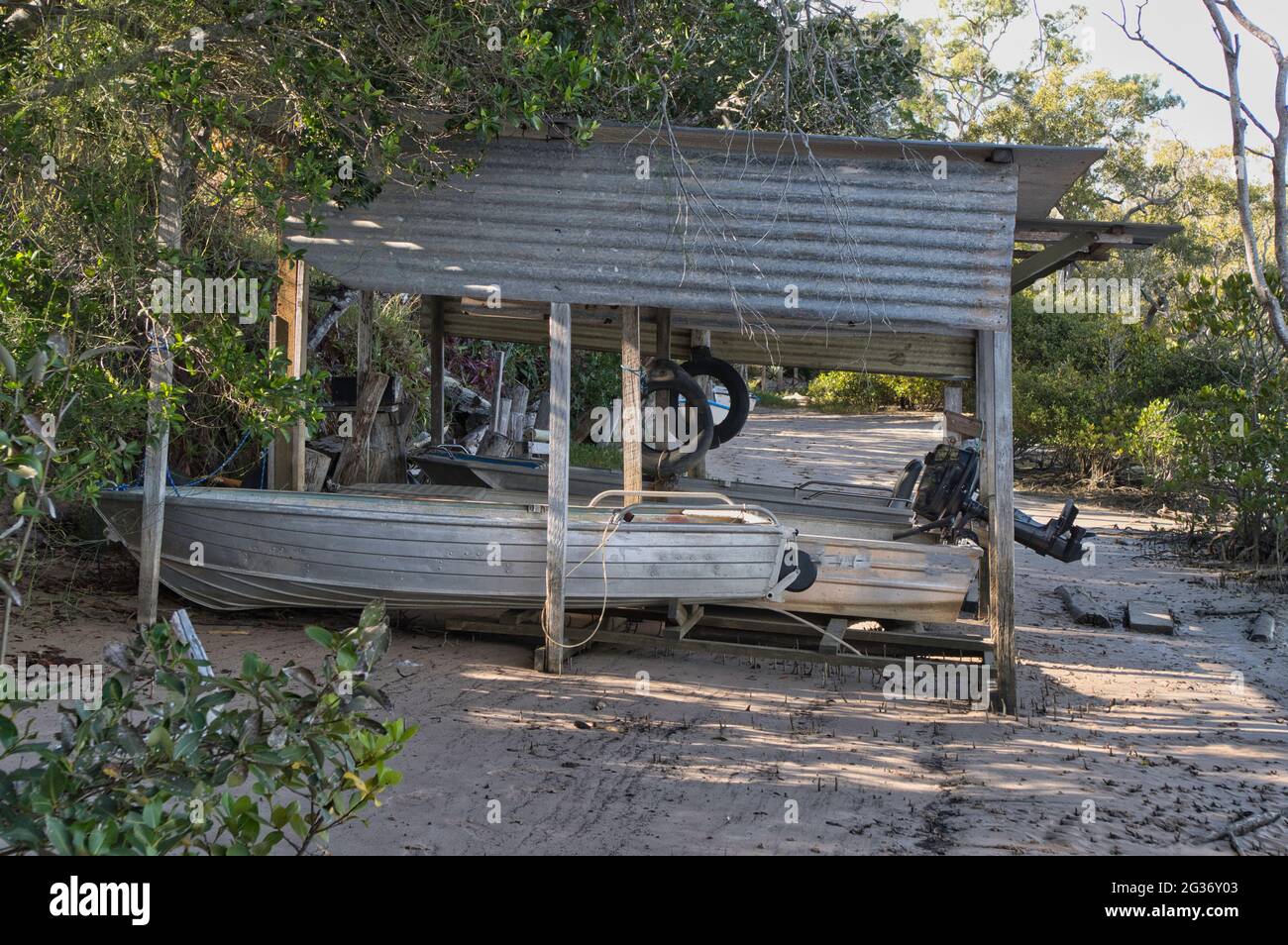 Fishing Dinghy on shore of Beelbi Creek Toogoom Stock Photo - Alamy