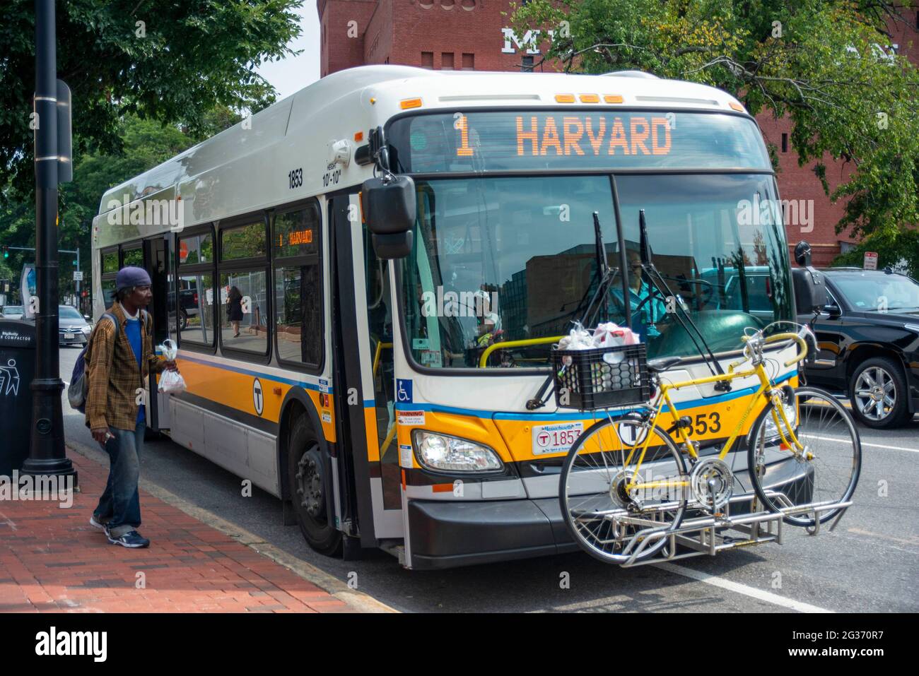 Local Harvard bus seen stopping near the University Campus, with ...