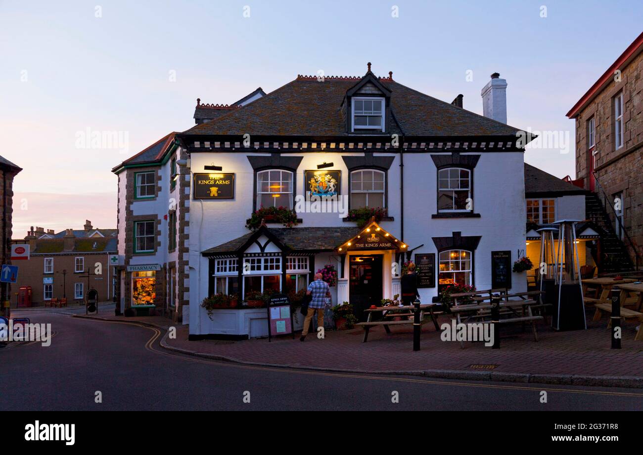 Cornish arms pub hi-res stock photography and images - Alamy