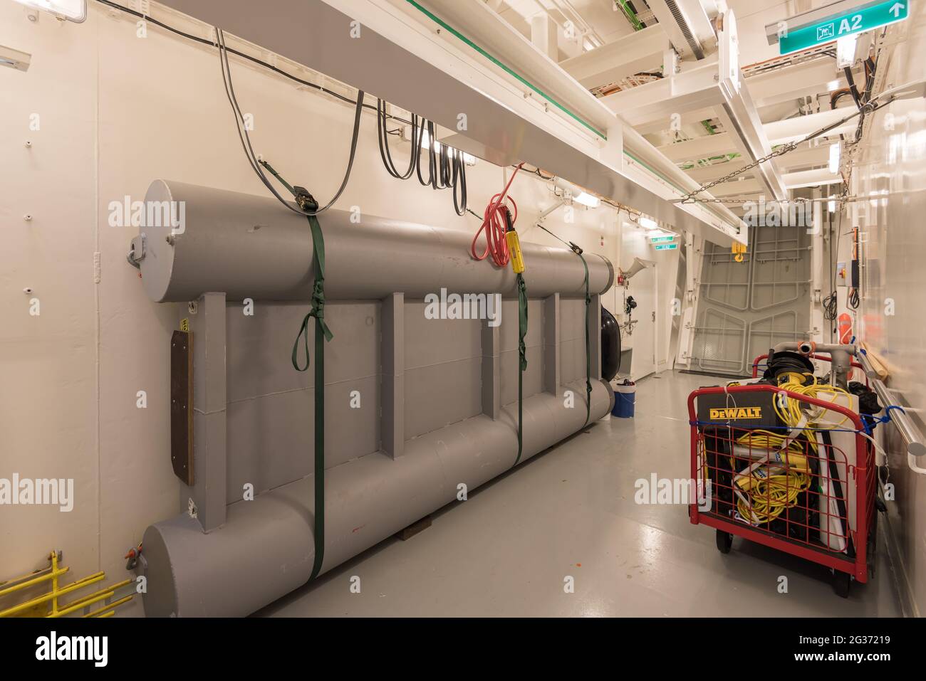 Staff deck hi-res stock photography and images - Alamy