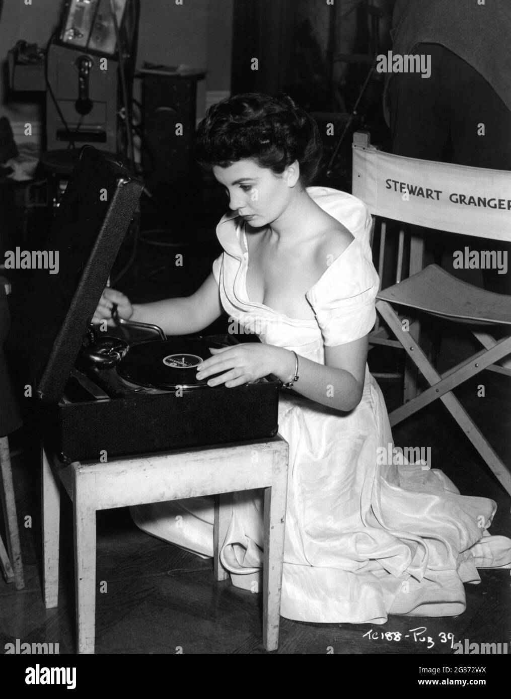 Record player 1940s hi-res stock photography and images - Alamy