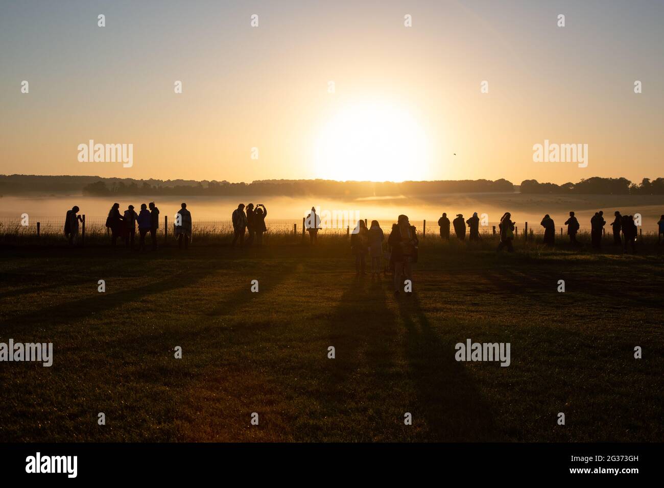 Summer solstice stonehenge hi-res stock photography and images - Alamy