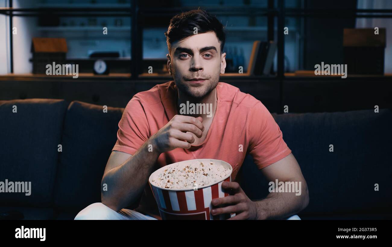Man holding popcorn hi-res stock photography and images - Alamy
