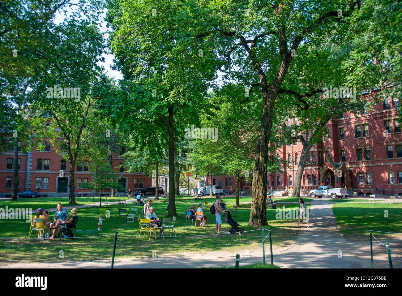 Mit cambridge boston harvard yard hi-res stock photography and images ...