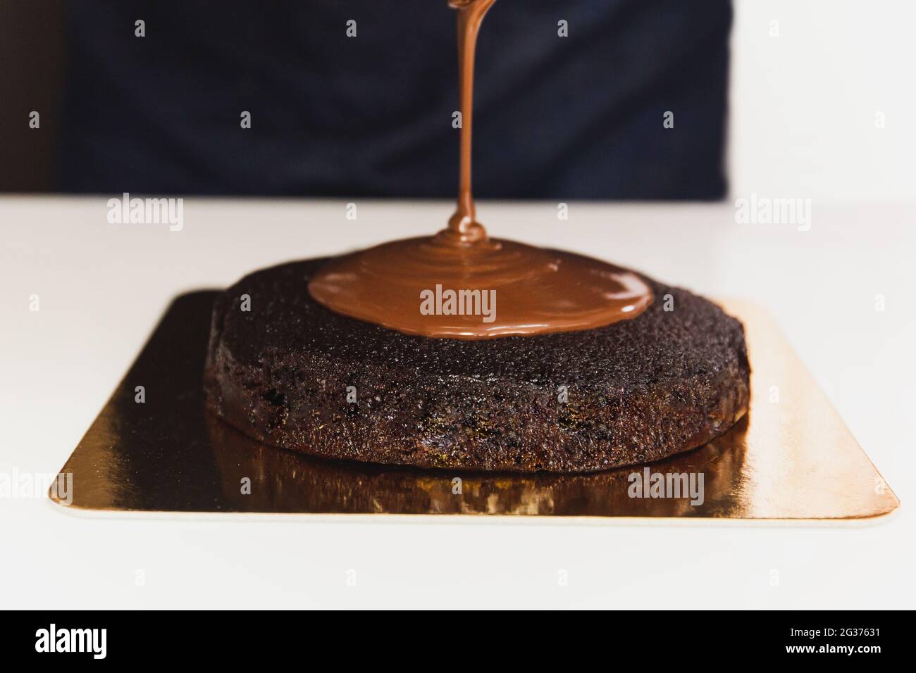 Pouring chocolate ganache hi-res stock photography and images - Alamy