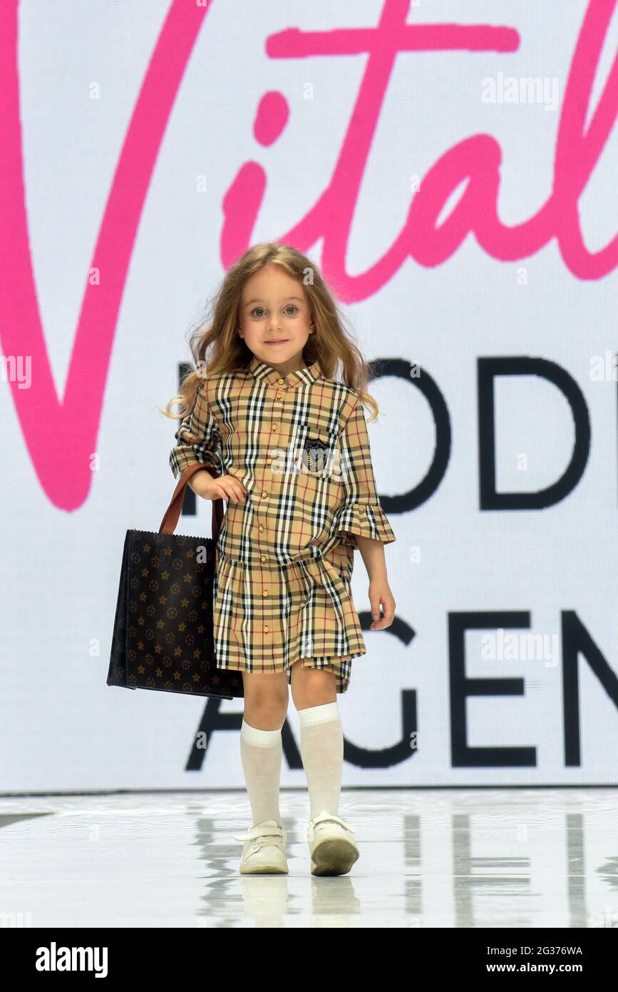 Ukrainian fashion kids 2021 hi-res stock photography and images - Alamy