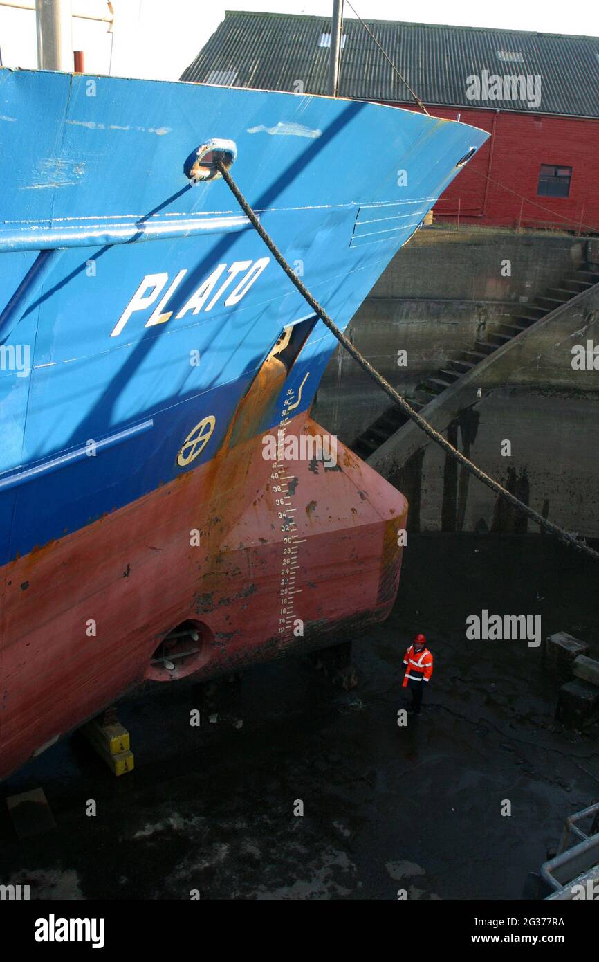 Shipyard scotland empty hi-res stock photography and images - Alamy