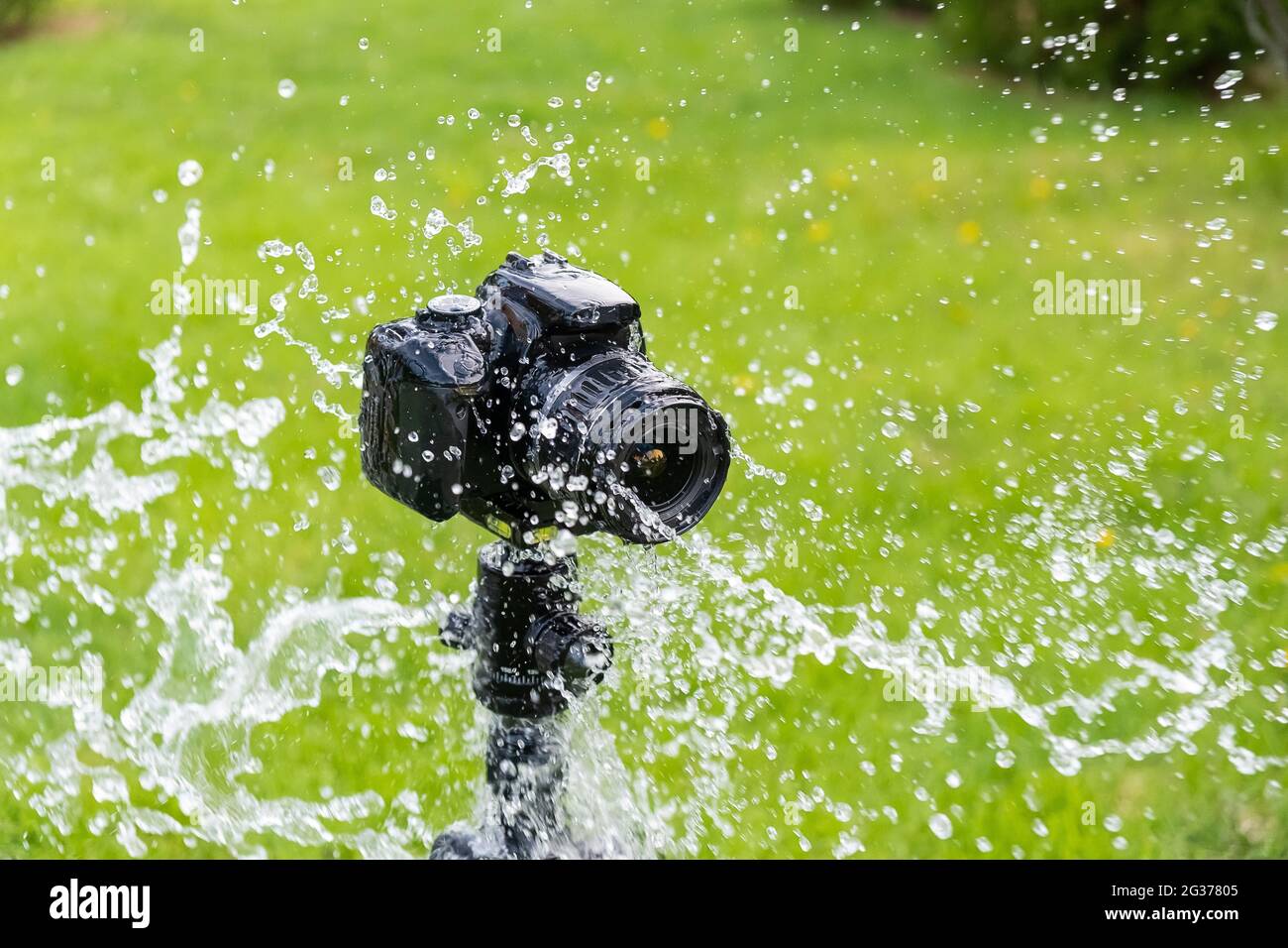Flying tripod hi-res stock photography and images - Alamy