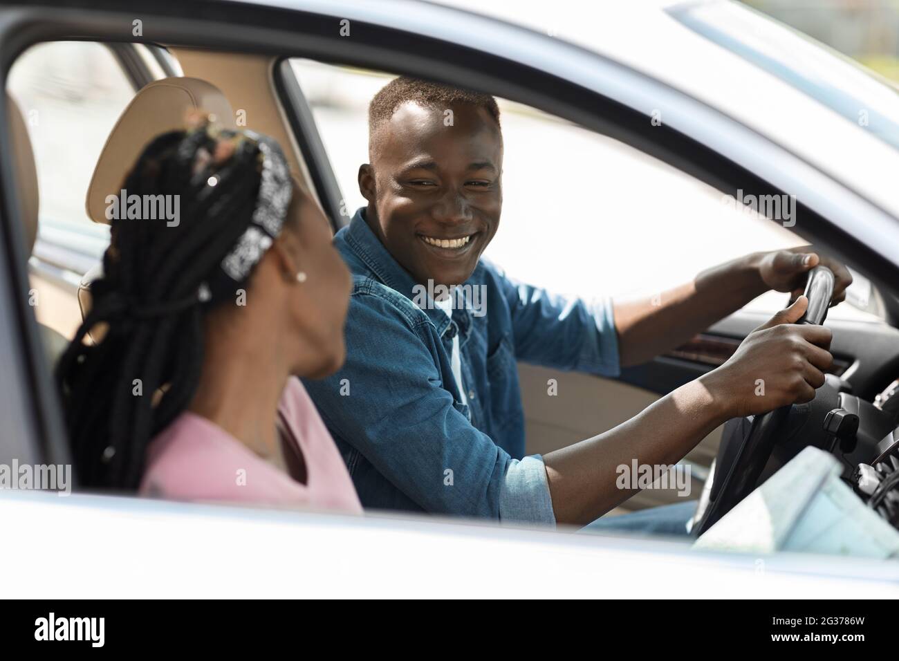 Young lady driver with automobile map hi-res stock photography and ...