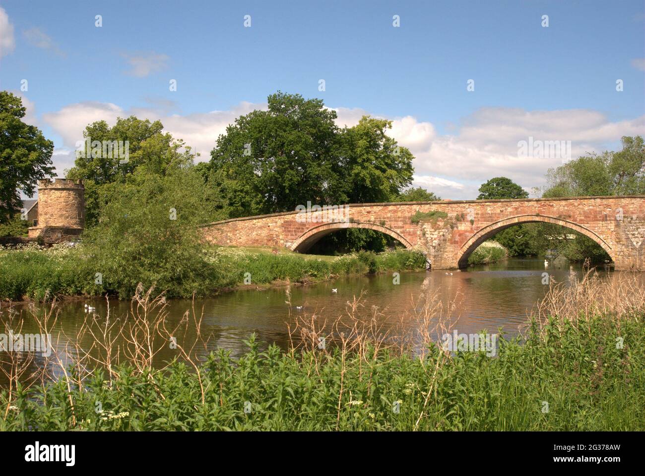 stone bridge and tower on river Tyne Haddington in summer Stock Photo ...