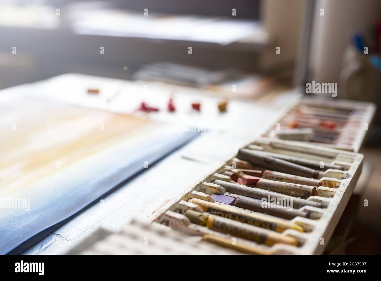 Box of colorful oil paints on a table Stock Photo - Alamy