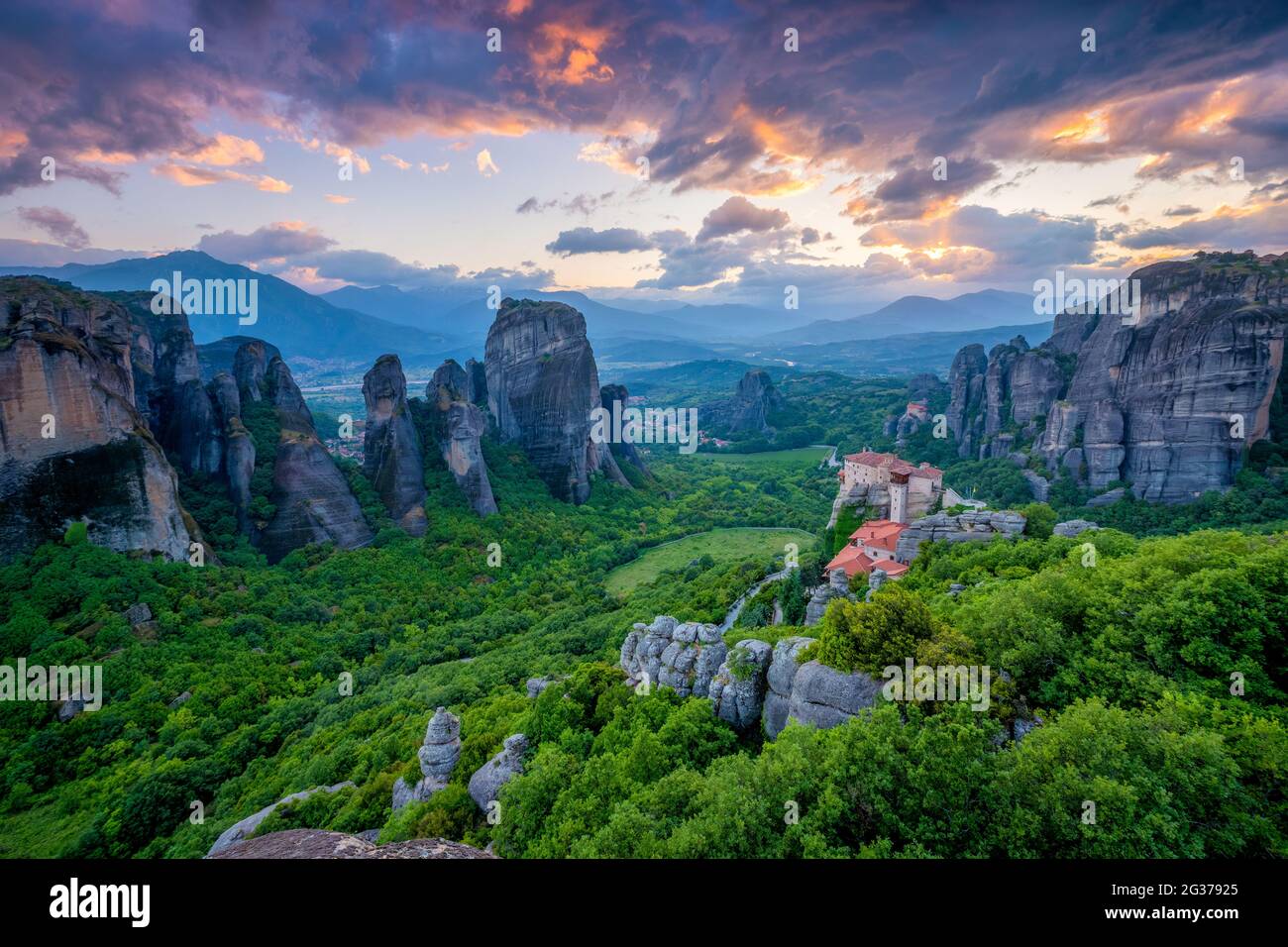 Sunset sky and monasteries of Meteora Stock Photo - Alamy