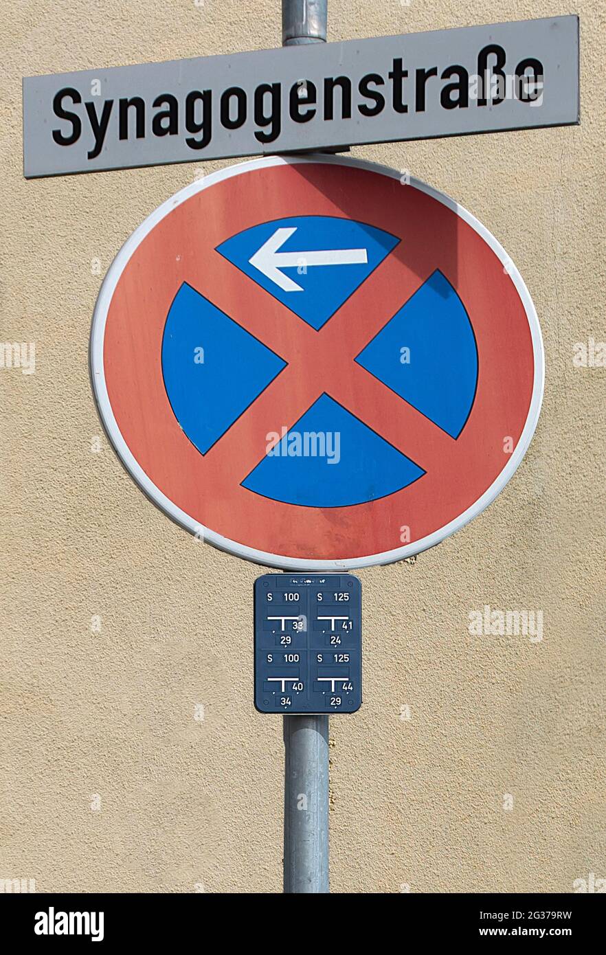 Jewish synagogue road sign hi-res stock photography and images - Alamy