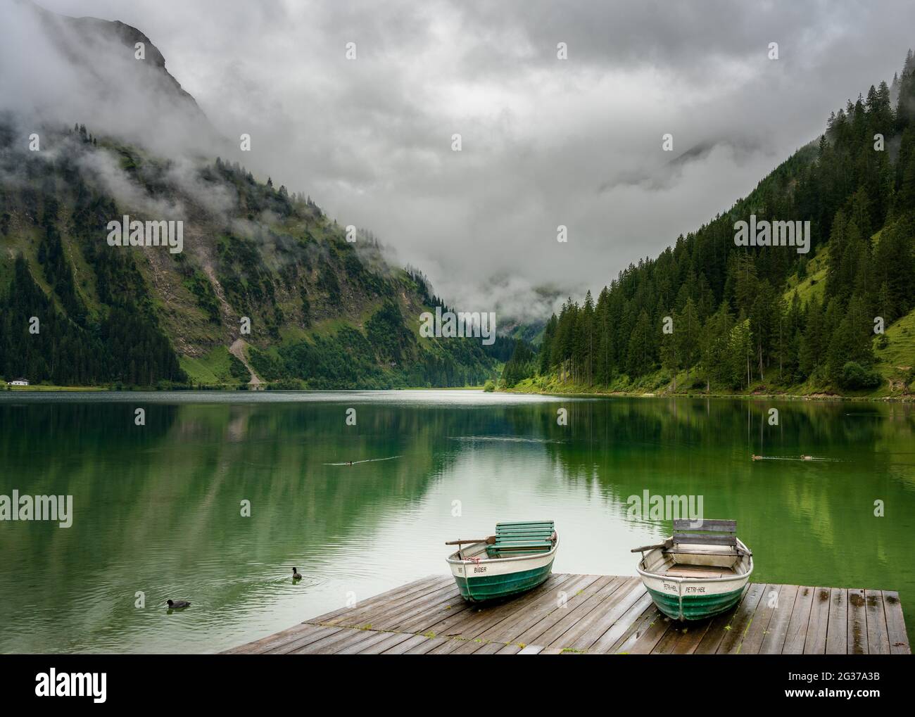 Rain clouds at the Vilsalpsee in Tyrol, Austria Stock Photo - Alamy