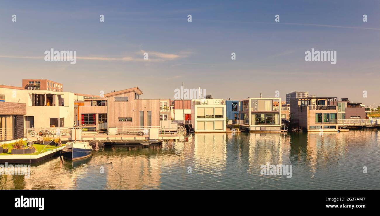Modern row house hi-res stock photography and images - Alamy
