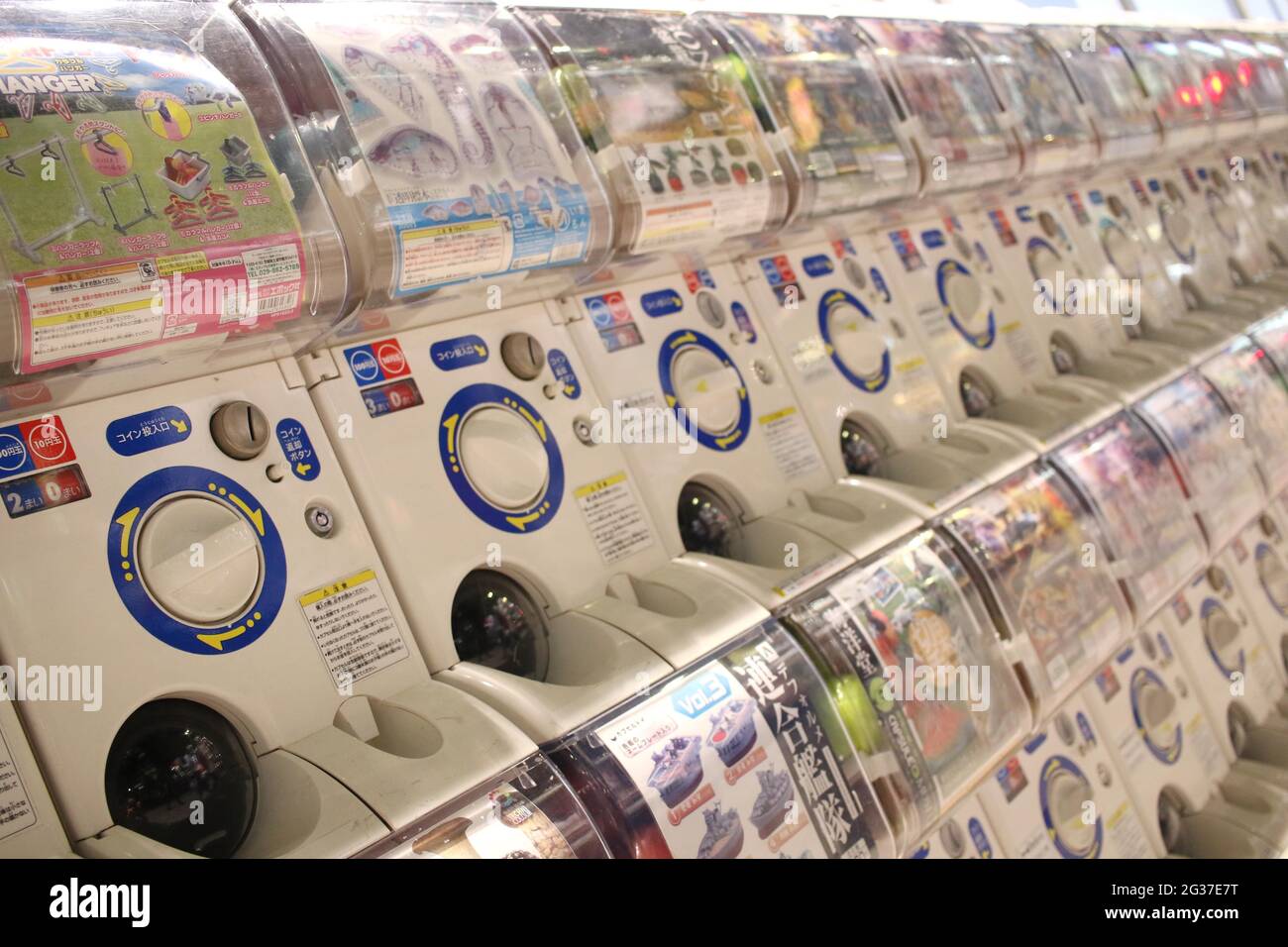 Toy vending machine hi-res stock photography and images - Alamy