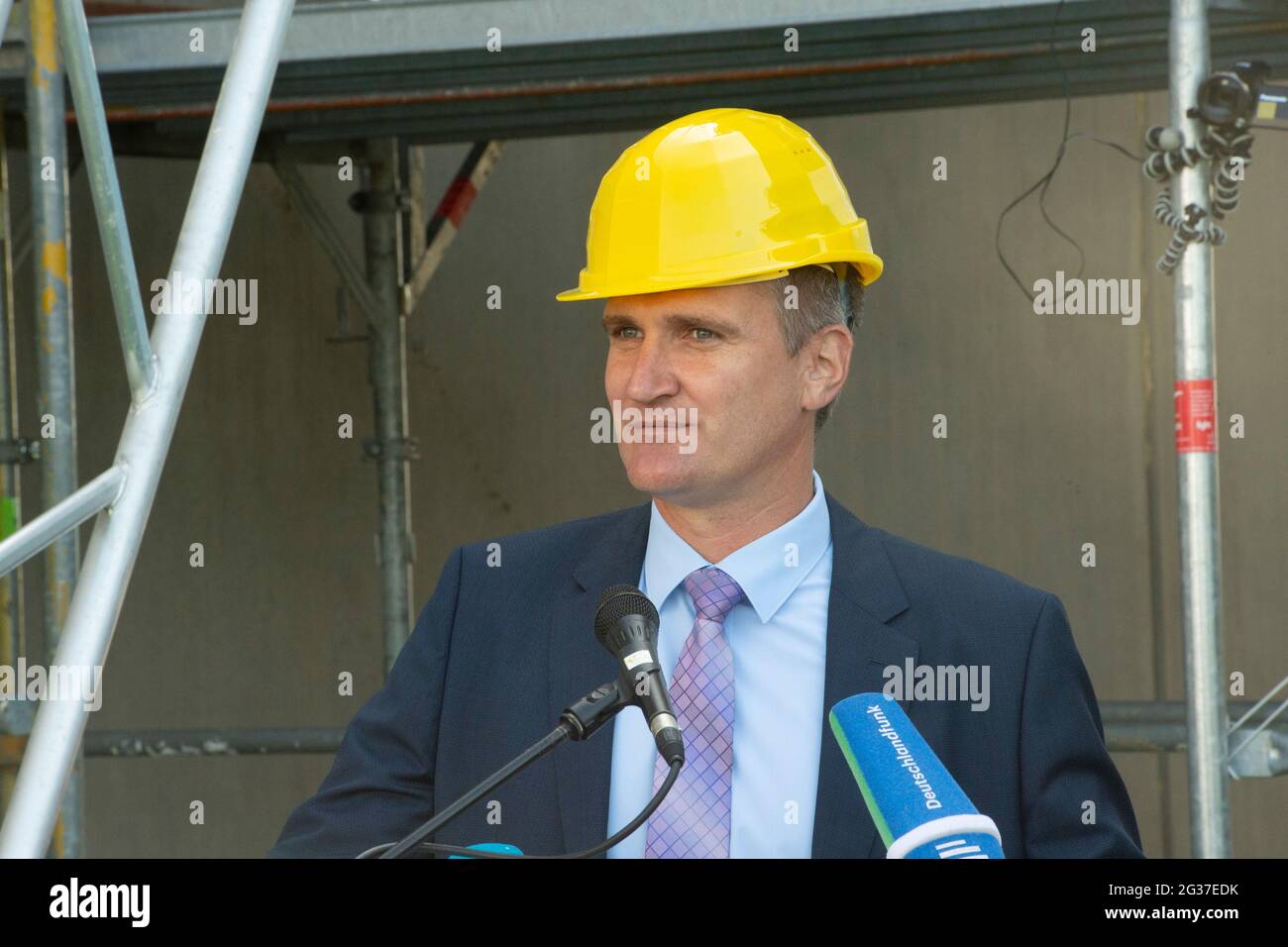 Frank ROMBEY, Mayor of Niederzier, during his speech, tour and topping ...