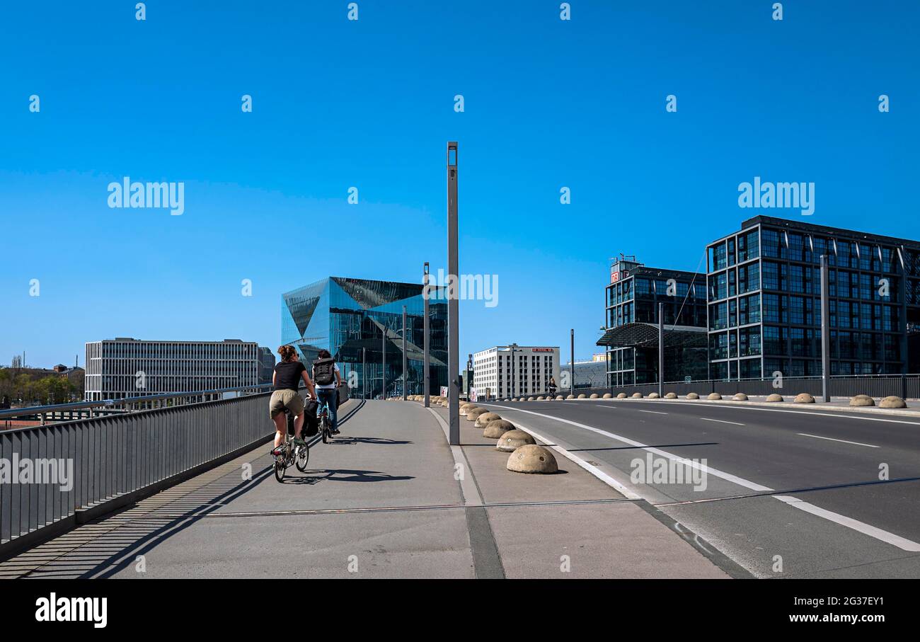 The Hugo Preuss Bridge at the main station in Berlin, Germany Stock ...