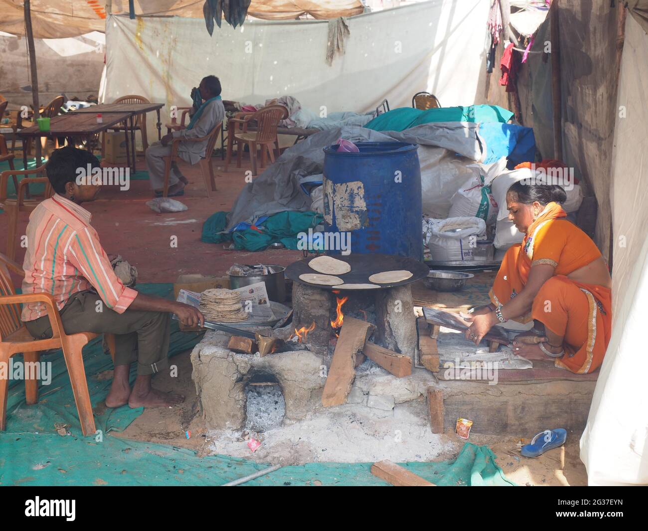 Indian street kitchen hi-res stock photography and images - Alamy