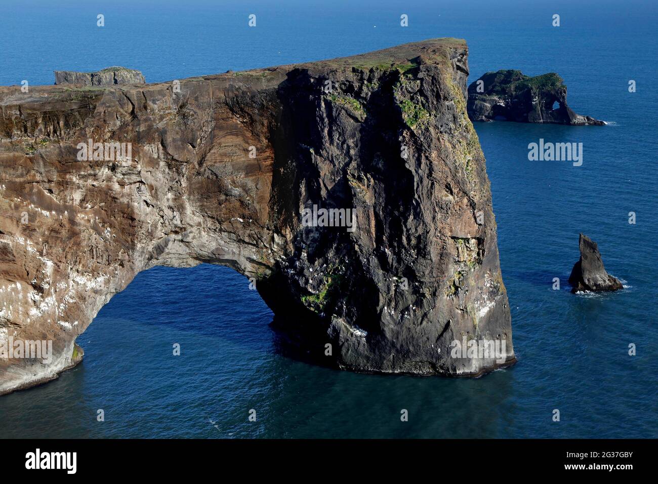 Rock gate dyrholaey iceland hi-res stock photography and images - Alamy