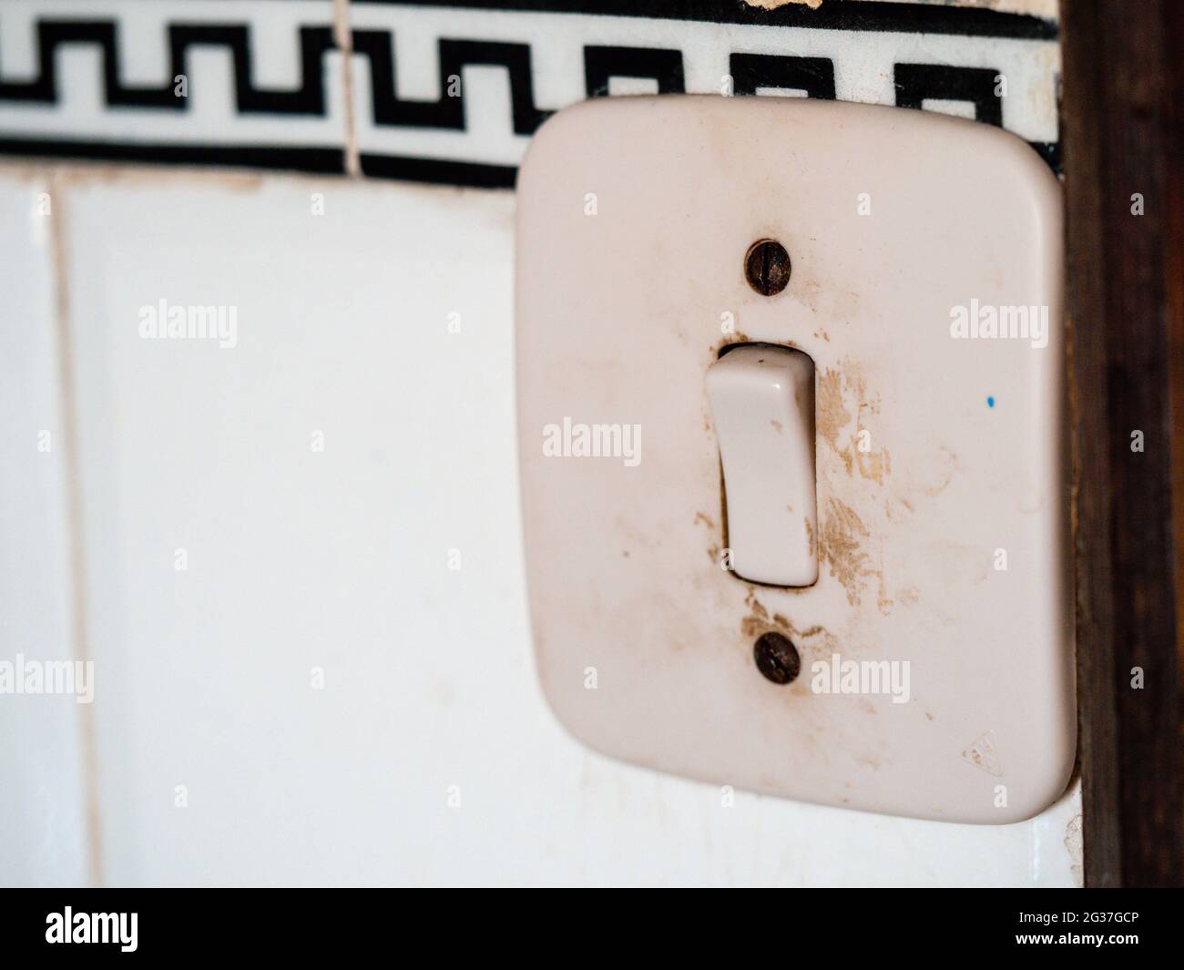Old dirty light switch on the wall Stock Photo - Alamy