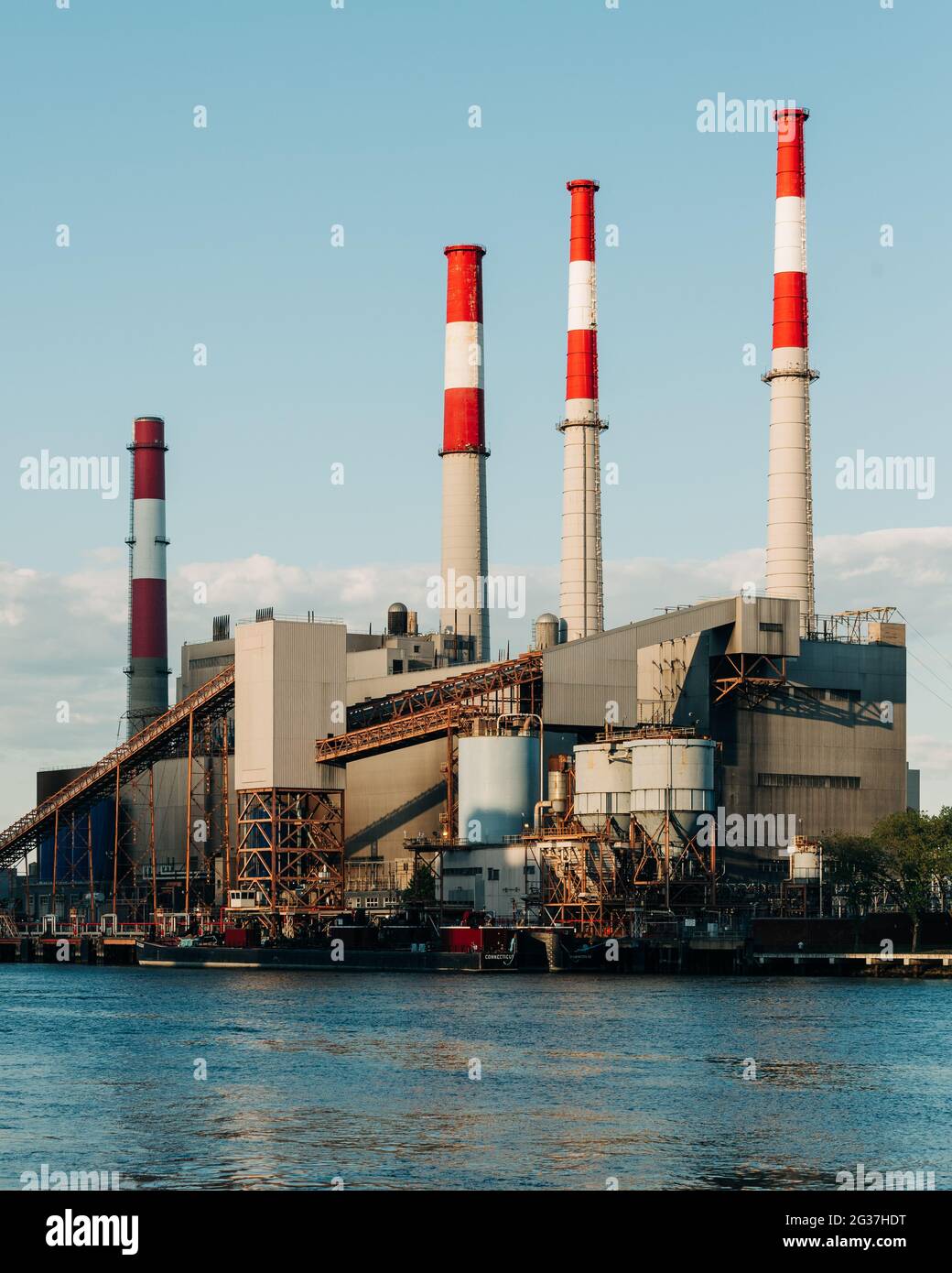 Ravenswood Generating Station, in Queens, New York City Stock Photo - Alamy