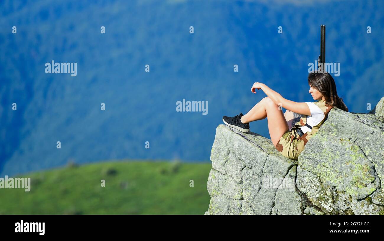 Sniper girl hi-res stock photography and images - Alamy