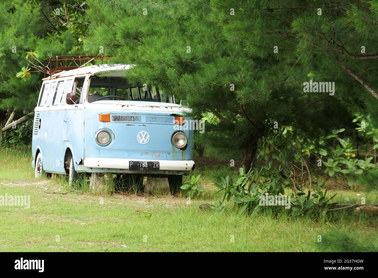 BALI, INDONESIA - Jan 09, 2021: Vw combi car that was damaged and ...