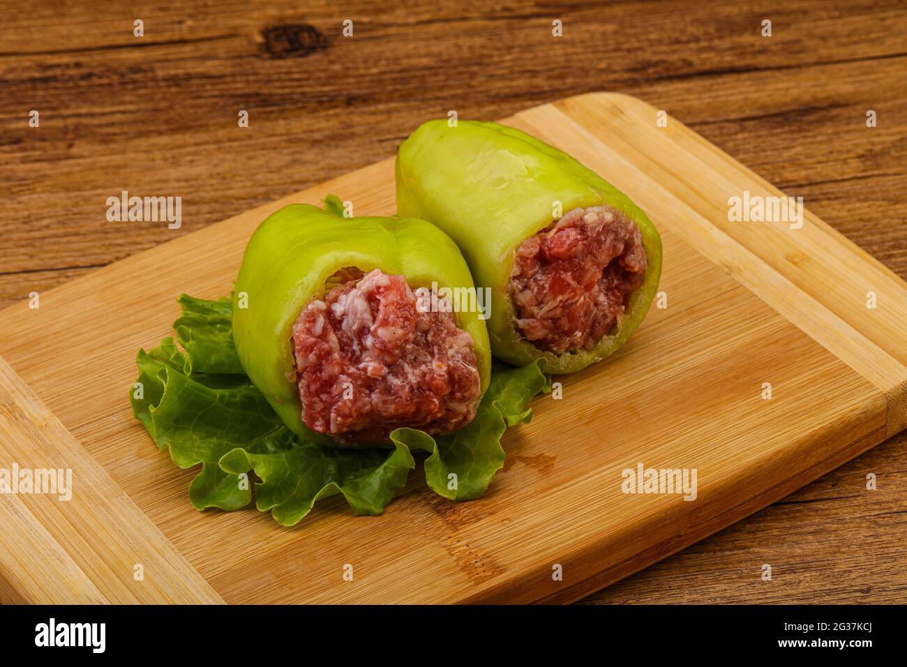 Raw stuffed pepper with meat for cooking Stock Photo - Alamy
