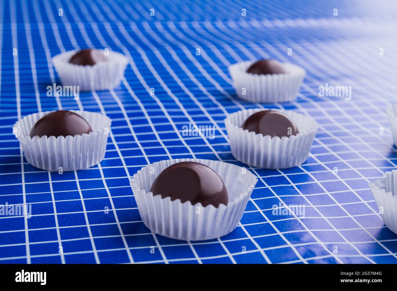 Close-up set of delicios sweet chocolate candies with wrap Stock Photo ...