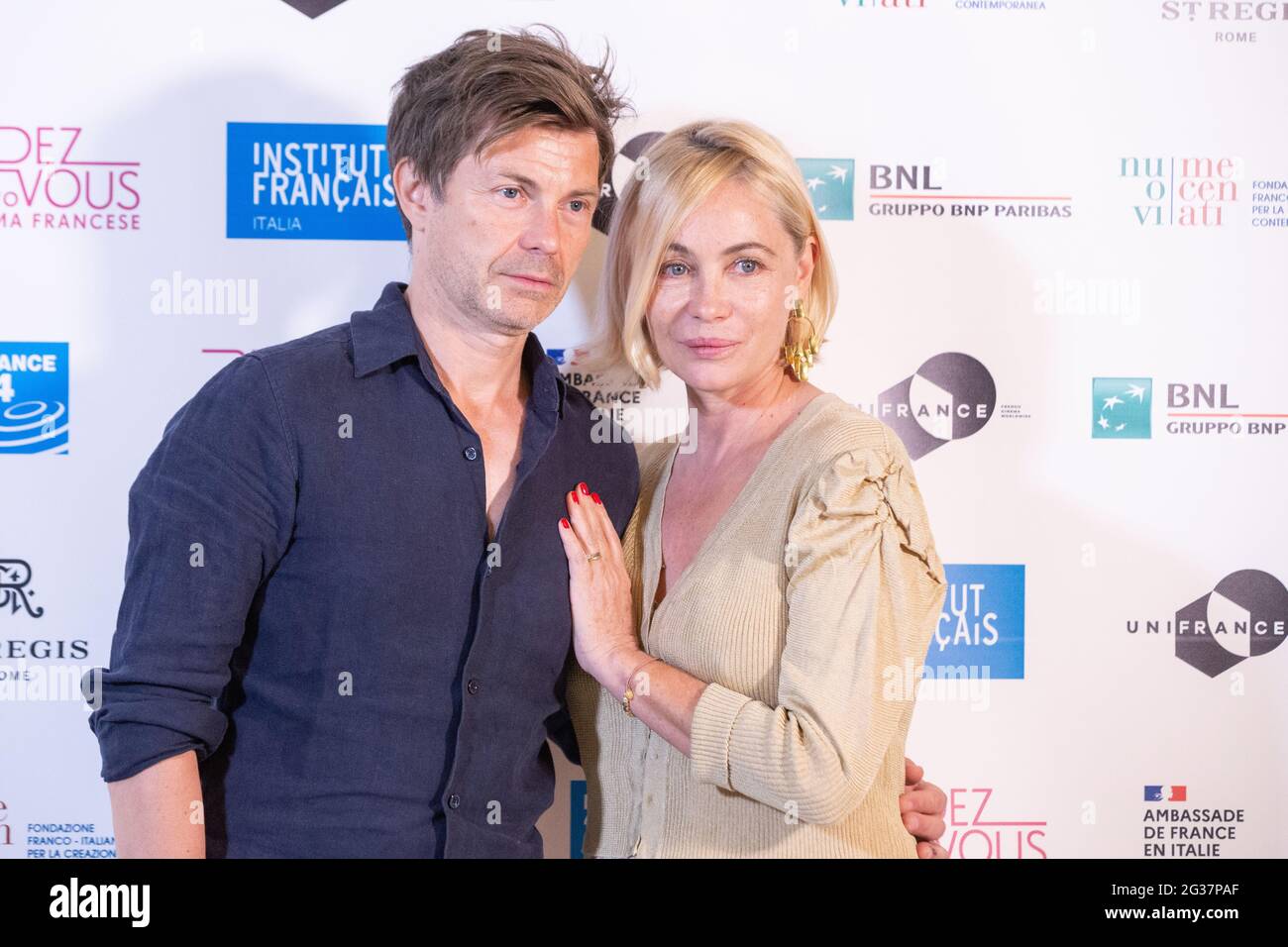 Emmanuelle beart coeur hi-res stock photography and images - Alamy